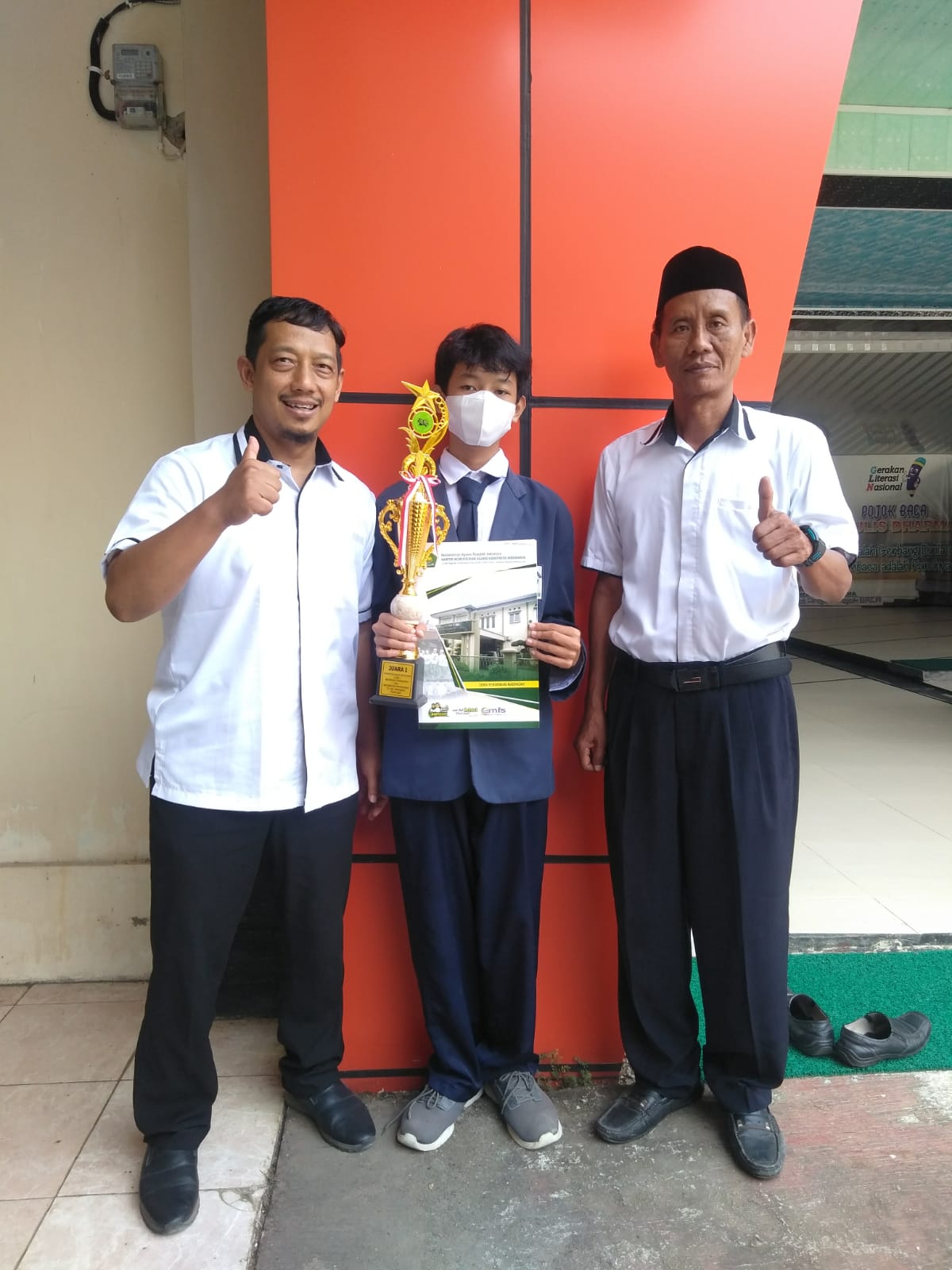 TIGA SISWA MTsN 7 INDRAMAYU KEMBALI MERAIH JUARA PADA AJANG OSN DAN KSM TK. KABUPATEN INDRAMAYU ...